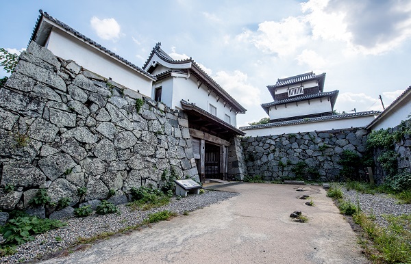 Fukuoka Castle Ruins/ Maizuru Park｜FUKUOKA ATTRACTIONS｜fukuokakotsu